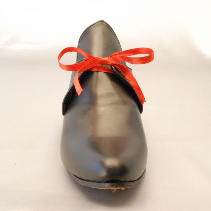 The Anna, a Colonial black-smooth shoe | Fugawee