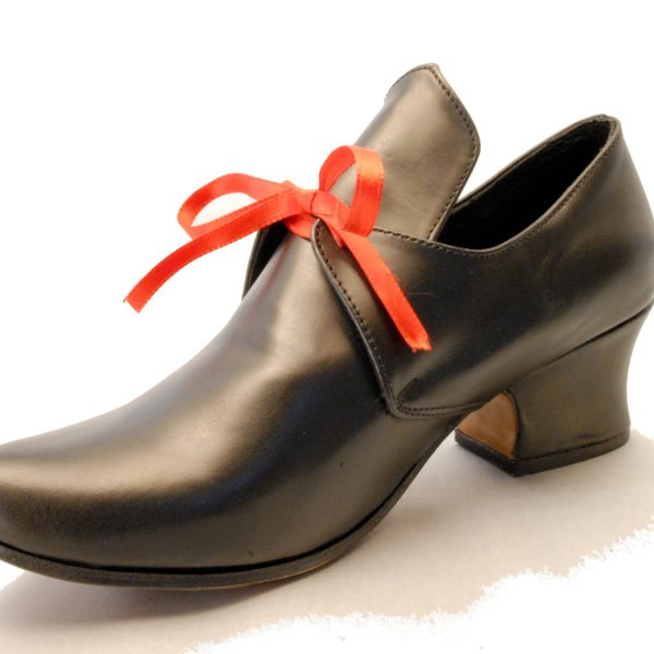 The Anna, a Colonial black-smooth shoe | Fugawee