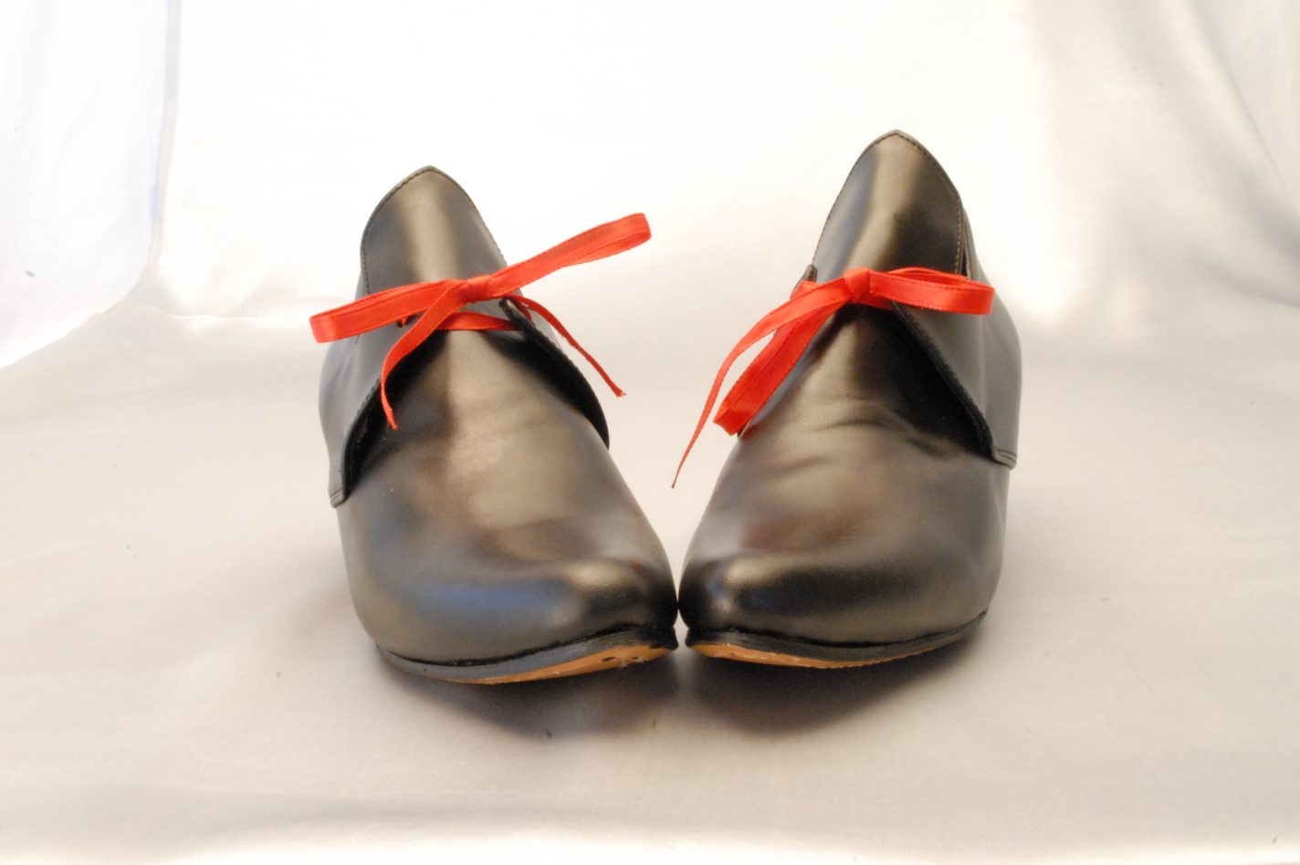 The Anna, a Colonial black-smooth shoe | Fugawee