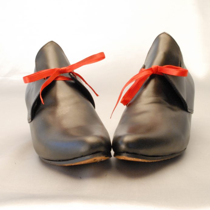 The Anna, a Colonial black-smooth shoe | Fugawee